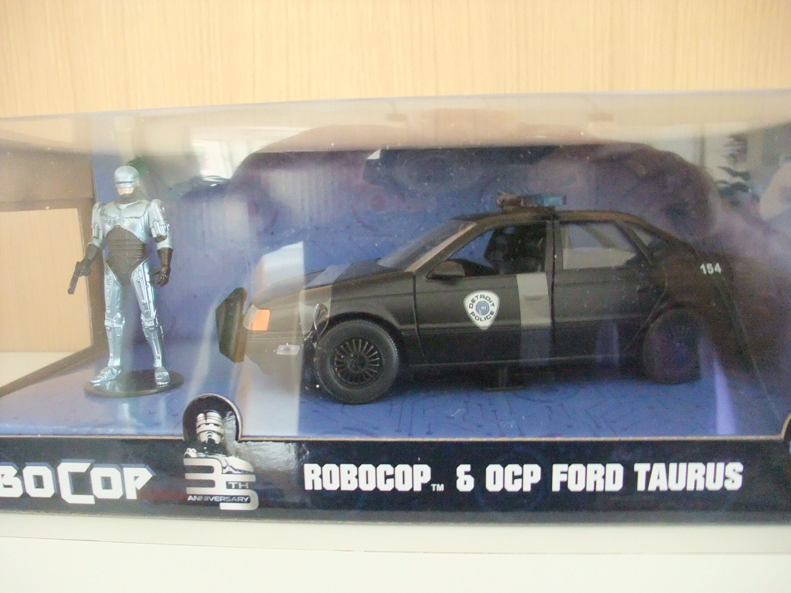 Robocop / Ford Taurus- Schaal 1/24 - U Zoekt Ik Vind